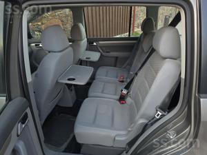 Grey Volkswagen Touran 2008 in Tukums, with an engine capacity of 1.40 L and mileage of 265 thousand km for 2990 €, photo 7 on AUTOMOTO.COM.LV