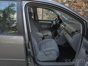 Grey Volkswagen Touran 2008 in Tukums, with an engine capacity of 1.40 L and mileage of 265 thousand km for 2990 €, photo 10 on AUTOMOTO.COM.LV