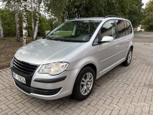 Pelēks Volkswagen Touran 2008 Dobele, ar dzinēja tilpumu 1.90 L un nobraukumu 270 tūkst. km par 2350 €, foto 4 vietnē AUTOMOTO.COM.LV
