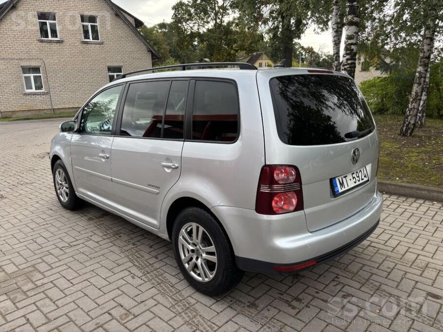 Pelēks Volkswagen Touran 2008 Dobele, ar dzinēja tilpumu 1.90 L un nobraukumu 270 tūkst. km par 2350 €, foto 5 vietnē AUTOMOTO.COM.LV