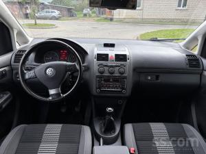 Pelēks Volkswagen Touran 2008 Dobele, ar dzinēja tilpumu 1.90 L un nobraukumu 270 tūkst. km par 2350 €, foto 6 vietnē AUTOMOTO.COM.LV