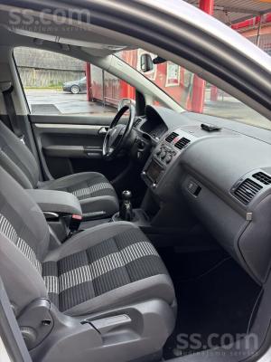 Pelēks Volkswagen Touran 2008 Dobele, ar dzinēja tilpumu 1.90 L un nobraukumu 270 tūkst. km par 2350 €, foto 8 vietnē AUTOMOTO.COM.LV