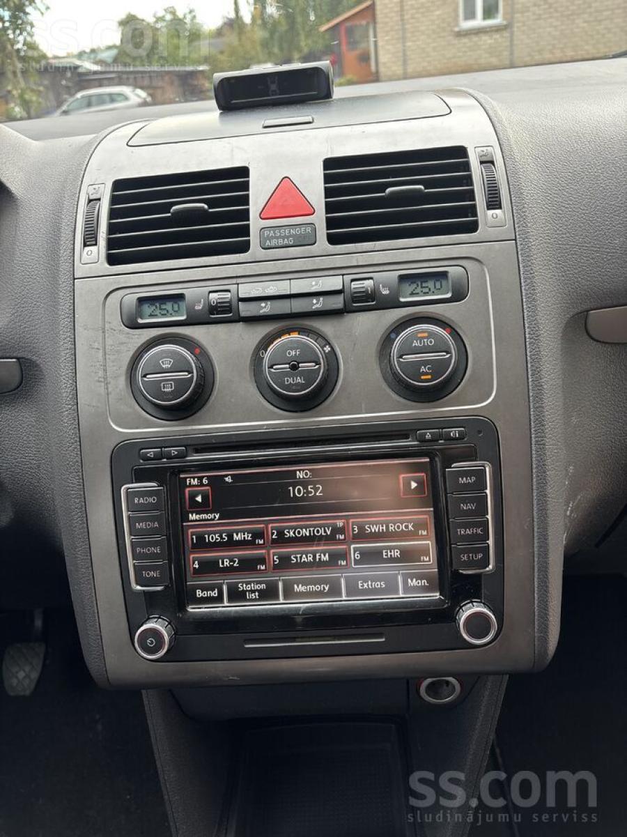 Pelēks Volkswagen Touran 2008 Dobele, ar dzinēja tilpumu 1.90 L un nobraukumu 270 tūkst. km par 2350 €, foto 9 vietnē AUTOMOTO.COM.LV