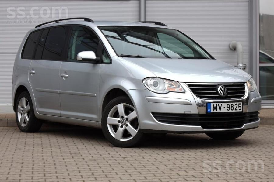 Pelēks Volkswagen Touran 2008 Rīga, ar dzinēja tilpumu 2.00 L un nobraukumu 290 tūkst. km par 2495 €, foto 3 vietnē AUTOMOTO.COM.LV