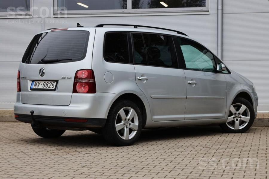 Pelēks Volkswagen Touran 2008 Rīga, ar dzinēja tilpumu 2.00 L un nobraukumu 290 tūkst. km par 2495 €, foto 5 vietnē AUTOMOTO.COM.LV