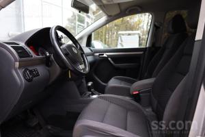 Pelēks Volkswagen Touran 2008 Rīga, ar dzinēja tilpumu 2.00 L un nobraukumu 290 tūkst. km par 2495 €, foto 7 vietnē AUTOMOTO.COM.LV