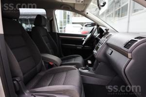 Pelēks Volkswagen Touran 2008 Rīga, ar dzinēja tilpumu 2.00 L un nobraukumu 290 tūkst. km par 2495 €, foto 11 vietnē AUTOMOTO.COM.LV