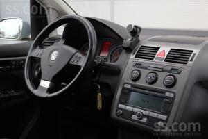 Pelēks Volkswagen Touran 2008 Rīga, ar dzinēja tilpumu 2.00 L un nobraukumu 290 tūkst. km par 2495 €, foto 13 vietnē AUTOMOTO.COM.LV