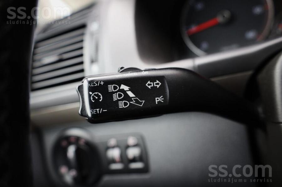 Pelēks Volkswagen Touran 2008 Rīga, ar dzinēja tilpumu 2.00 L un nobraukumu 290 tūkst. km par 2495 €, foto 14 vietnē AUTOMOTO.COM.LV