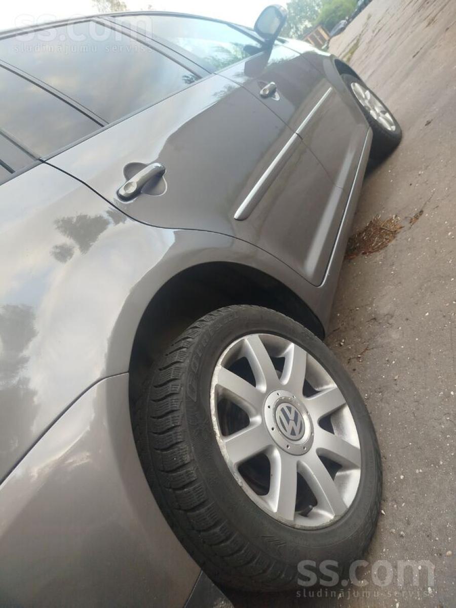 Pelēks Volkswagen Touran 2009 Jelgava, ar dzinēja tilpumu 2.00 L un nobraukumu 332 tūkst. km par 3500 €, foto 3 vietnē AUTOMOTO.COM.LV