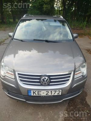 Pelēks Volkswagen Touran 2009 Jelgava, ar dzinēja tilpumu 2.00 L un nobraukumu 332 tūkst. km par 3500 €, foto 4 vietnē AUTOMOTO.COM.LV