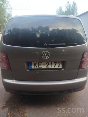 Pelēks Volkswagen Touran 2009 Jelgava, ar dzinēja tilpumu 2.00 L un nobraukumu 332 tūkst. km par 3500 €, foto 6 vietnē AUTOMOTO.COM.LV