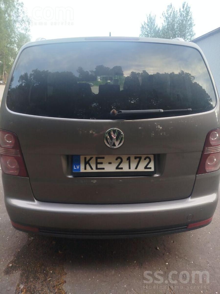 Pelēks Volkswagen Touran 2009 Jelgava, ar dzinēja tilpumu 2.00 L un nobraukumu 332 tūkst. km par 3500 €, foto 6 vietnē AUTOMOTO.COM.LV