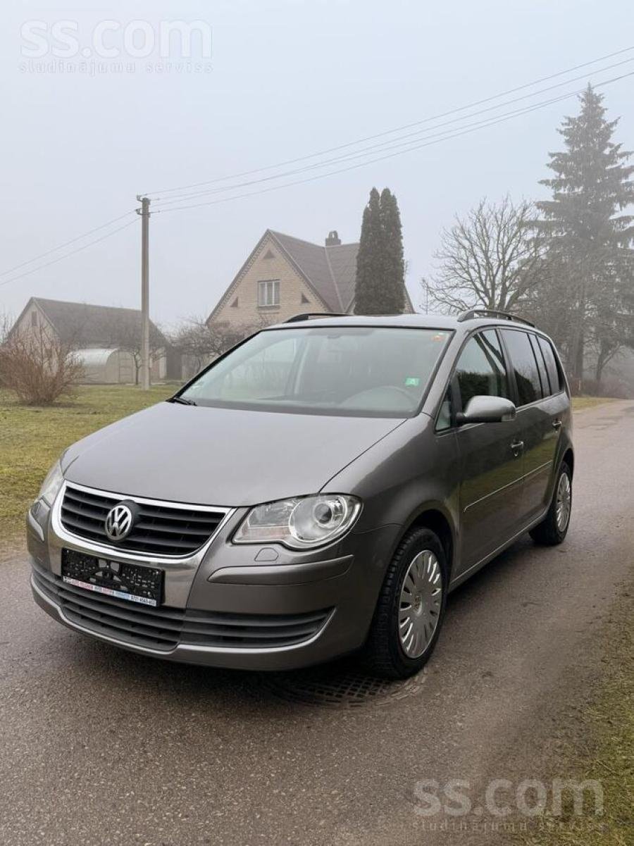 Pelēks Volkswagen Touran 2009 Ludza, ar dzinēja tilpumu 1.90 L un nobraukumu 280 tūkst. km par 4350 €, foto 1 vietnē AUTOMOTO.COM.LV