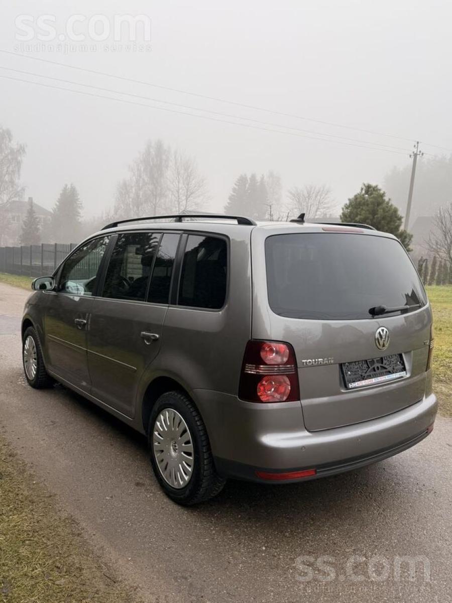 Pelēks Volkswagen Touran 2009 Ludza, ar dzinēja tilpumu 1.90 L un nobraukumu 280 tūkst. km par 4350 €, foto 2 vietnē AUTOMOTO.COM.LV