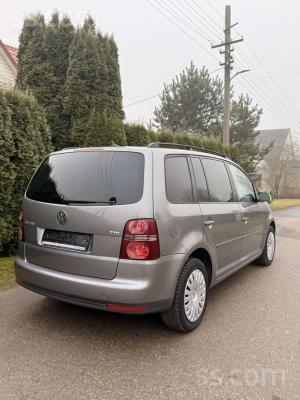 Pelēks Volkswagen Touran 2009 Ludza, ar dzinēja tilpumu 1.90 L un nobraukumu 280 tūkst. km par 4350 €, foto 4 vietnē AUTOMOTO.COM.LV