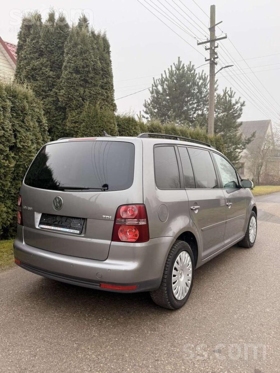 Pelēks Volkswagen Touran 2009 Ludza, ar dzinēja tilpumu 1.90 L un nobraukumu 280 tūkst. km par 4350 €, foto 4 vietnē AUTOMOTO.COM.LV