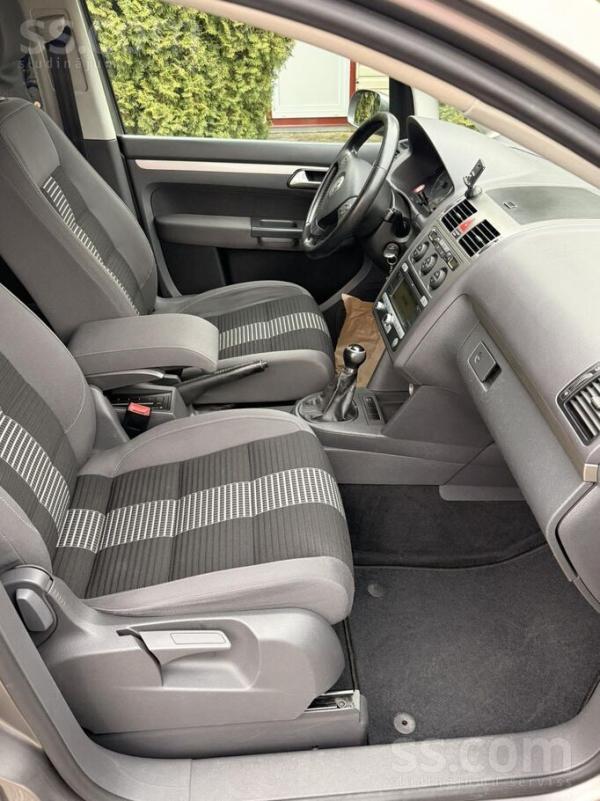 Grey Volkswagen Touran 2009 in Ludza, with an engine capacity of 1.90 L and mileage of 280 thousand km for 4350 €, photo 9 on AUTOMOTO.COM.LV