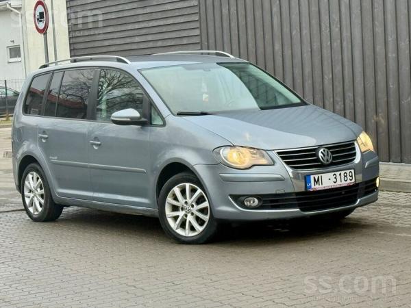 Grey Volkswagen Touran 2009 in Jelgava, with an engine capacity of 1.90 L and mileage of 339 thousand km for 2850 €, photo 3 on AUTOMOTO.COM.LV