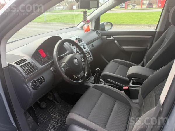 Grey Volkswagen Touran 2009 in Jelgava, with an engine capacity of 1.90 L and mileage of 339 thousand km for 2850 €, photo 7 on AUTOMOTO.COM.LV