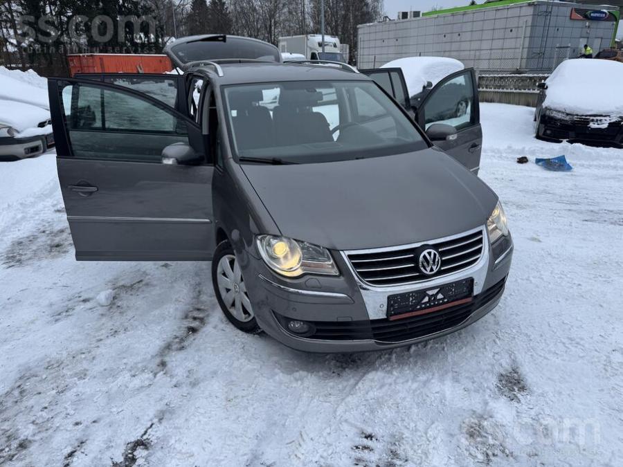 Grey Volkswagen Touran 2009 in Riga, with an engine capacity of 1.40 L and mileage of 168 thousand km for 4750 €, photo 1 on AUTOMOTO.COM.LV