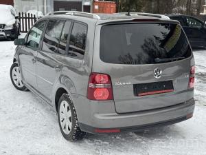 Grey Volkswagen Touran 2009 in Riga, with an engine capacity of 1.40 L and mileage of 168 thousand km for 4750 €, photo 3 on AUTOMOTO.COM.LV