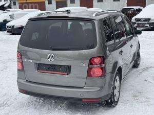 Grey Volkswagen Touran 2009 in Riga, with an engine capacity of 1.40 L and mileage of 168 thousand km for 4750 €, photo 4 on AUTOMOTO.COM.LV