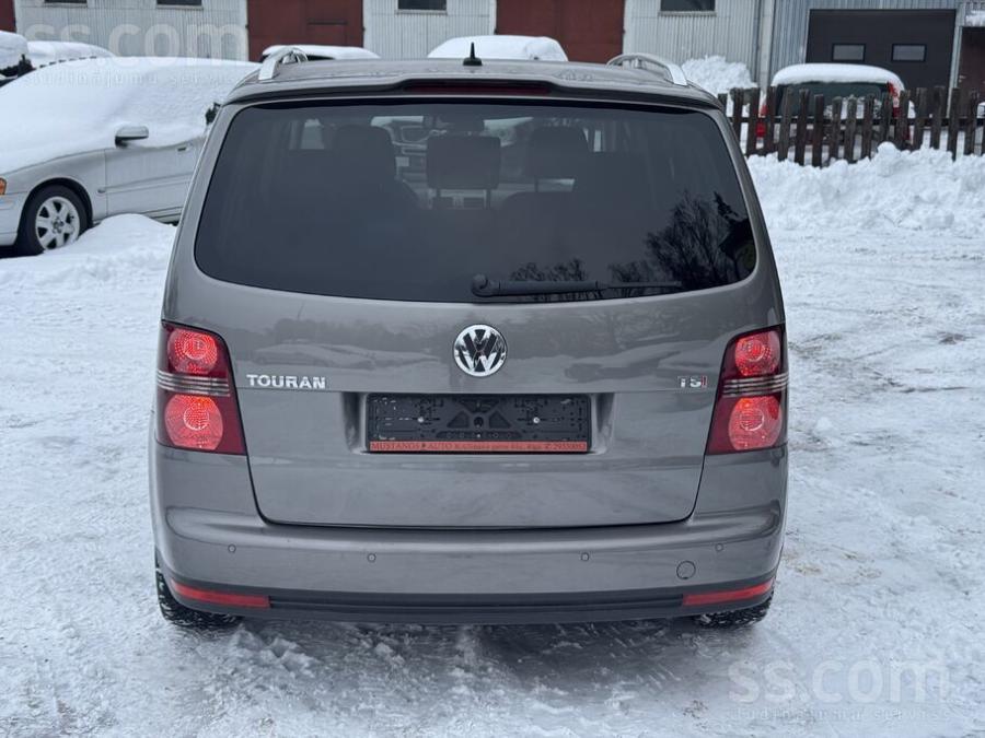 Grey Volkswagen Touran 2009 in Riga, with an engine capacity of 1.40 L and mileage of 168 thousand km for 4750 €, photo 5 on AUTOMOTO.COM.LV