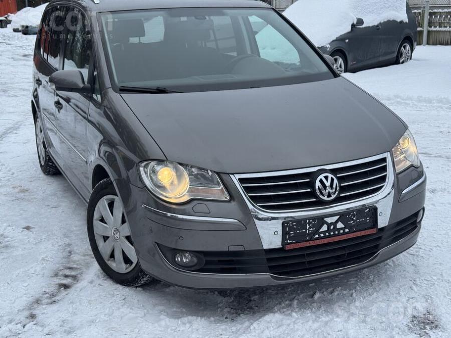 Grey Volkswagen Touran 2009 in Riga, with an engine capacity of 1.40 L and mileage of 168 thousand km for 4750 €, photo 8 on AUTOMOTO.COM.LV