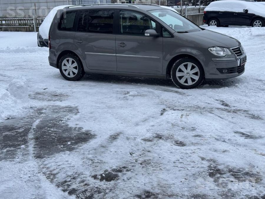 Grey Volkswagen Touran 2009 in Riga, with an engine capacity of 1.40 L and mileage of 168 thousand km for 4750 €, photo 18 on AUTOMOTO.COM.LV