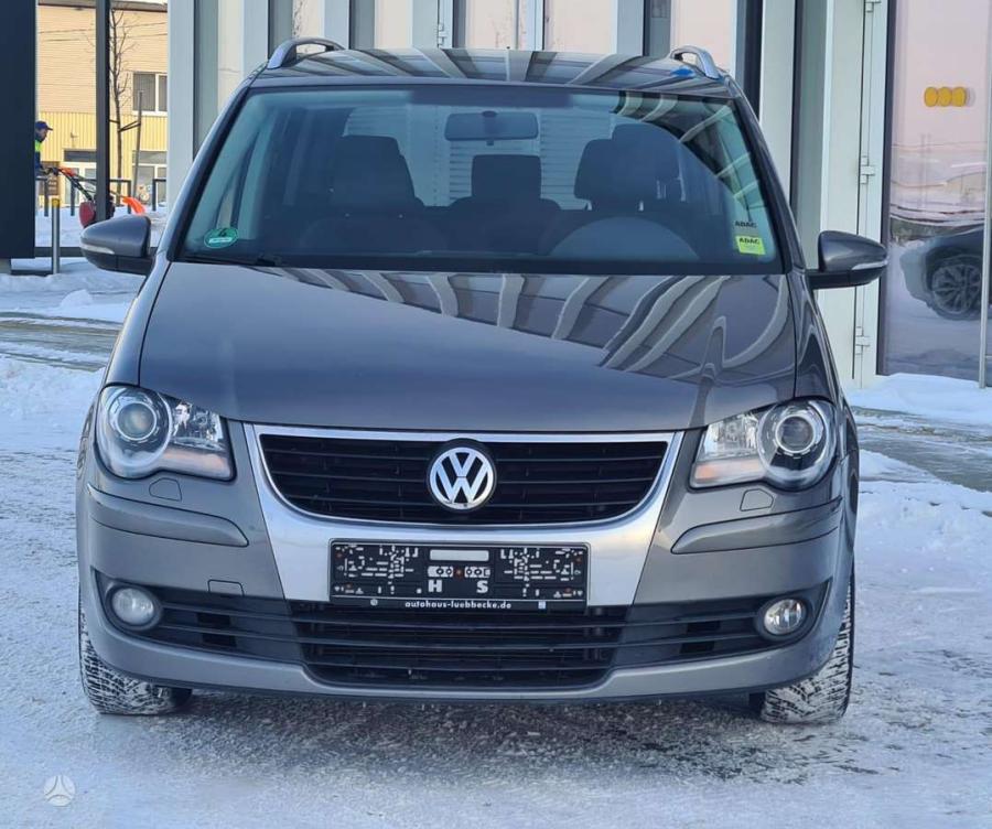 Pelēks Volkswagen Touran 2009 Viļņa, ar dzinēja tilpumu 1.90 L un nobraukumu 240 tūkst. km par 4850 €, foto 1 vietnē AUTOMOTO.COM.LV