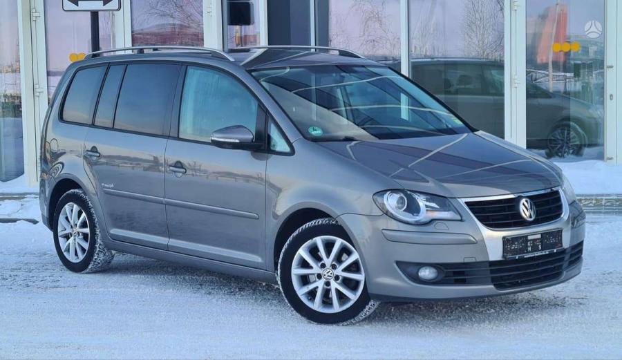 Pelēks Volkswagen Touran 2009 Viļņa, ar dzinēja tilpumu 1.90 L un nobraukumu 240 tūkst. km par 4850 €, foto 2 vietnē AUTOMOTO.COM.LV