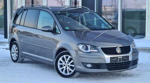 Pelēks Volkswagen Touran 2009 Viļņa, ar dzinēja tilpumu 1.90 L un nobraukumu 240 tūkst. km par 4850 €, foto 3 vietnē AUTOMOTO.COM.LV