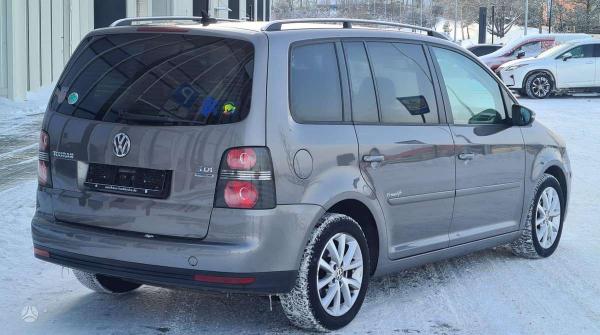Pelēks Volkswagen Touran 2009 Viļņa, ar dzinēja tilpumu 1.90 L un nobraukumu 240 tūkst. km par 4850 €, foto 7 vietnē AUTOMOTO.COM.LV