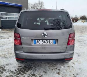 Pelēks Volkswagen Touran 2009 Tauragė, ar dzinēja tilpumu 1.90 L un nobraukumu 268 tūkst. km par 2700 €, foto 6 vietnē AUTOMOTO.COM.LV