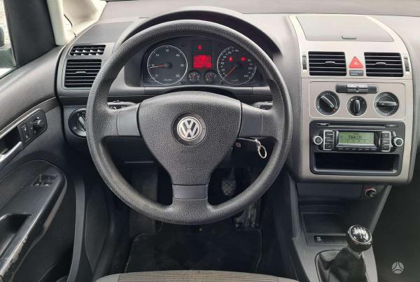 Grey Volkswagen Touran 2009 in Taurage, with an engine capacity of 1.90 L and mileage of 268 thousand km for 2700 €, photo 11 on AUTOMOTO.COM.LV