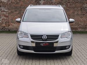 Pelēks Volkswagen Touran 2009 Viļņa, ar dzinēja tilpumu 1.40 L un nobraukumu 139 tūkst. km par 4100 €, foto 4 vietnē AUTOMOTO.COM.LV