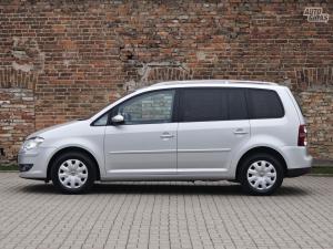 Pelēks Volkswagen Touran 2009 Viļņa, ar dzinēja tilpumu 1.40 L un nobraukumu 139 tūkst. km par 4100 €, foto 5 vietnē AUTOMOTO.COM.LV