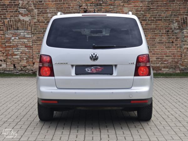 Grey Volkswagen Touran 2009 in Vilnius, with an engine capacity of 1.40 L and mileage of 139 thousand km for 4100 €, photo 7 on AUTOMOTO.COM.LV