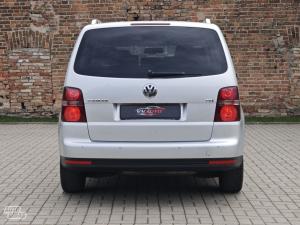 Pelēks Volkswagen Touran 2009 Viļņa, ar dzinēja tilpumu 1.40 L un nobraukumu 139 tūkst. km par 4100 €, foto 8 vietnē AUTOMOTO.COM.LV