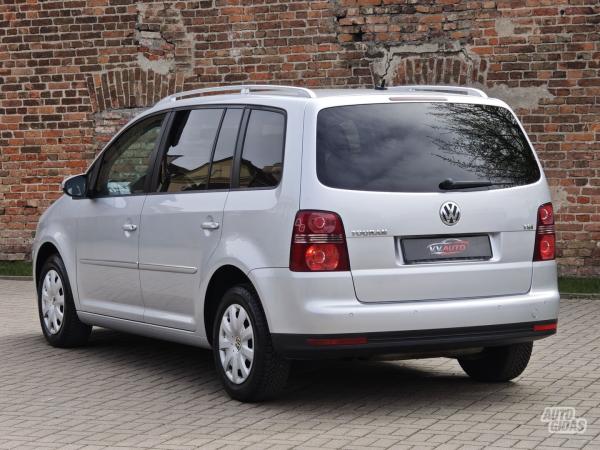 Grey Volkswagen Touran 2009 in Vilnius, with an engine capacity of 1.40 L and mileage of 139 thousand km for 4100 €, photo 8 on AUTOMOTO.COM.LV