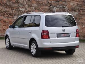 Pelēks Volkswagen Touran 2009 Viļņa, ar dzinēja tilpumu 1.40 L un nobraukumu 139 tūkst. km par 4100 €, foto 9 vietnē AUTOMOTO.COM.LV