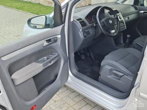 Pelēks Volkswagen Touran 2009 Viļņa, ar dzinēja tilpumu 1.40 L un nobraukumu 139 tūkst. km par 4100 €, foto 12 vietnē AUTOMOTO.COM.LV