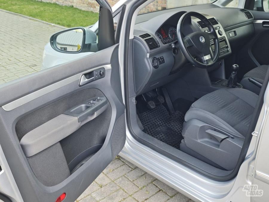 Pelēks Volkswagen Touran 2009 Viļņa, ar dzinēja tilpumu 1.40 L un nobraukumu 139 tūkst. km par 4100 €, foto 12 vietnē AUTOMOTO.COM.LV