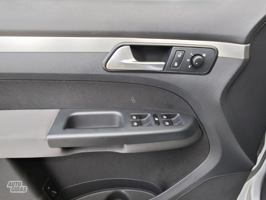 Pelēks Volkswagen Touran 2009 Viļņa, ar dzinēja tilpumu 1.40 L un nobraukumu 139 tūkst. km par 4100 €, foto 17 vietnē AUTOMOTO.COM.LV
