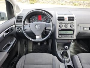 Pelēks Volkswagen Touran 2009 Viļņa, ar dzinēja tilpumu 1.40 L un nobraukumu 139 tūkst. km par 4100 €, foto 19 vietnē AUTOMOTO.COM.LV