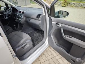 Pelēks Volkswagen Touran 2009 Viļņa, ar dzinēja tilpumu 1.40 L un nobraukumu 139 tūkst. km par 4100 €, foto 23 vietnē AUTOMOTO.COM.LV