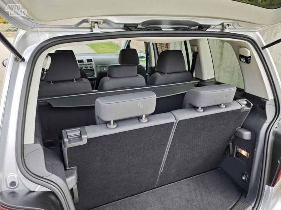 Pelēks Volkswagen Touran 2009 Viļņa, ar dzinēja tilpumu 1.40 L un nobraukumu 139 tūkst. km par 4100 €, foto 25 vietnē AUTOMOTO.COM.LV