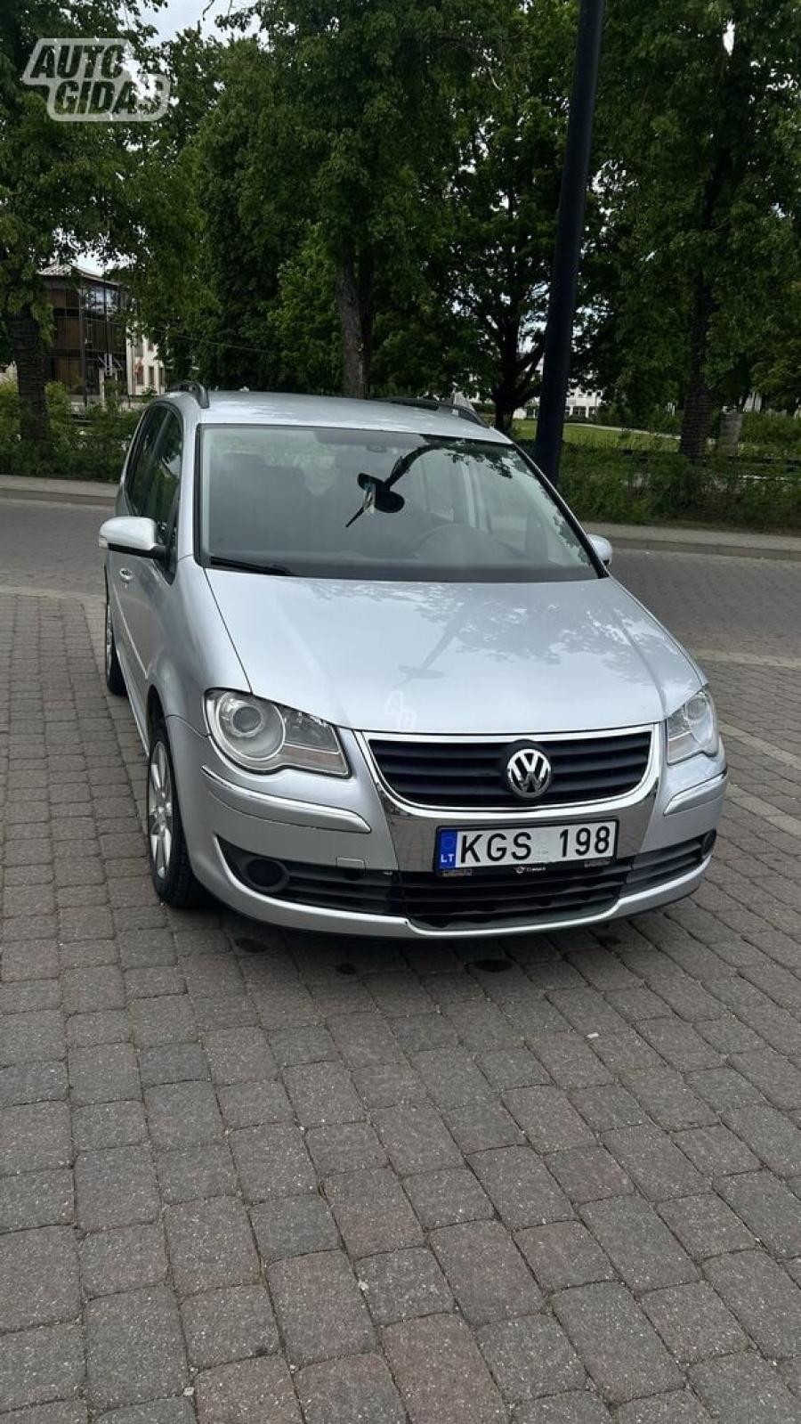 Grey Volkswagen Touran 2009 in Utena, with an engine capacity of 2.00 L and mileage of 300 thousand km for 1999 €, photo 1 on AUTOMOTO.COM.LV