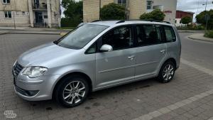 Grey Volkswagen Touran 2009 in Utena, with an engine capacity of 2.00 L and mileage of 300 thousand km for 1999 €, photo 4 on AUTOMOTO.COM.LV
